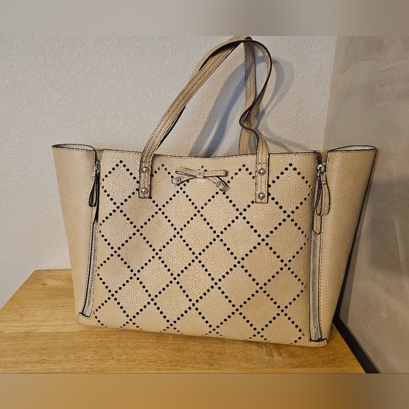 Jessica Simpson | Bags | Jessica Simpson Beige Tote | Poshmark